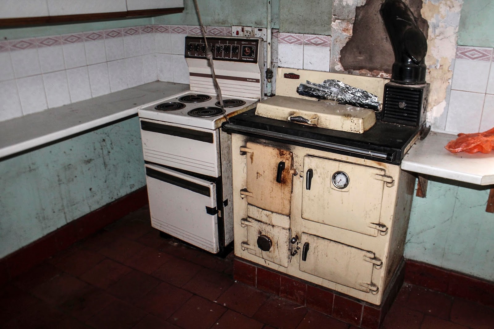 Shrewsbury from where you are not: Abandoned "Cobweb Cottage"