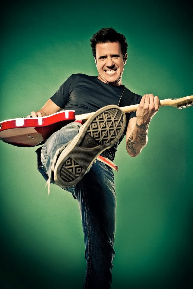 ACONTECE: Tuca Fernandes apresenta “Loucuras de Verão” aos Recifenses