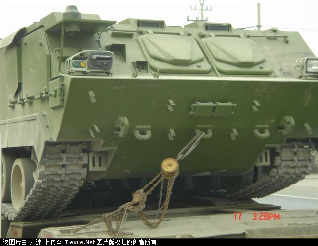 China Defense Blog: New PLA TEL chassis??