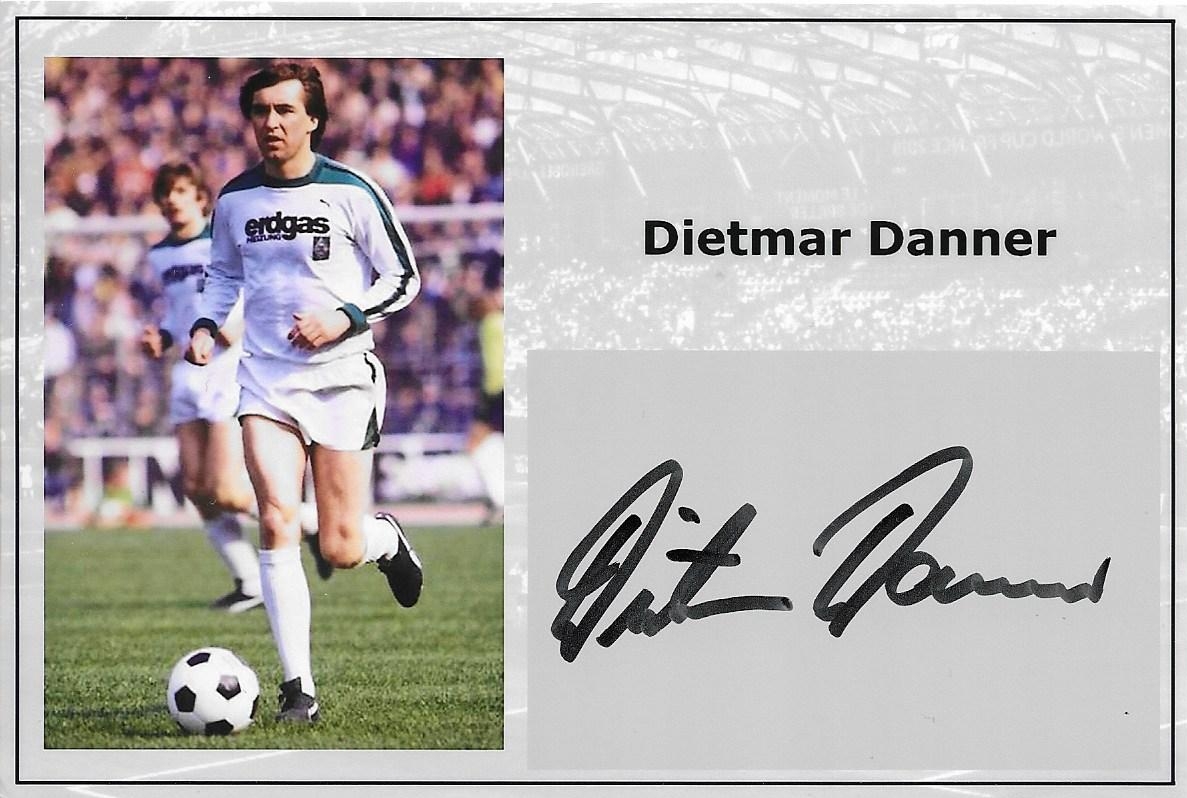 Autografy Mariu: Manfred Kaltz, Hansi Müller, Dietmar Danner, Günter ...