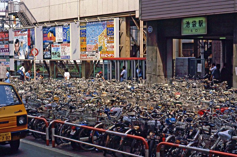 Fascinating Photos Capture Street Scenes of Tokyo in the Early 1980s ...