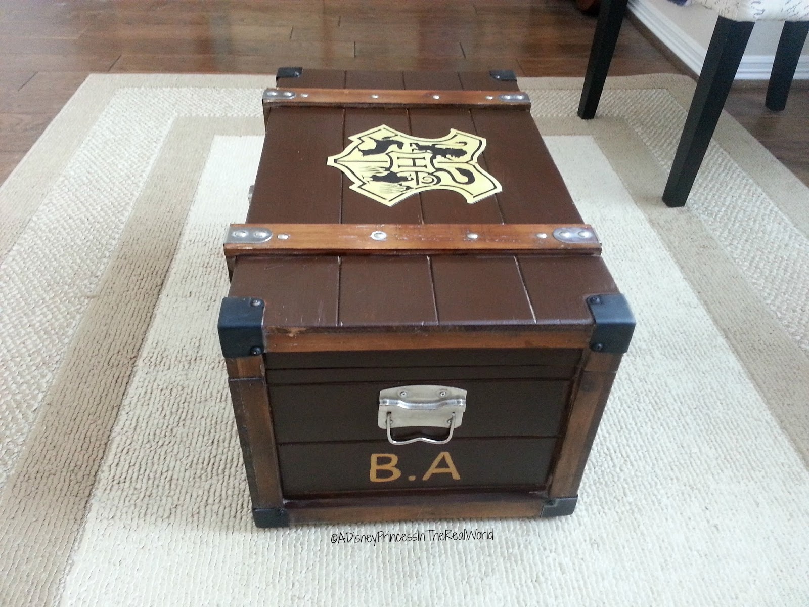 A Disney Princess in the real world : DIY Harry Potter trunk!