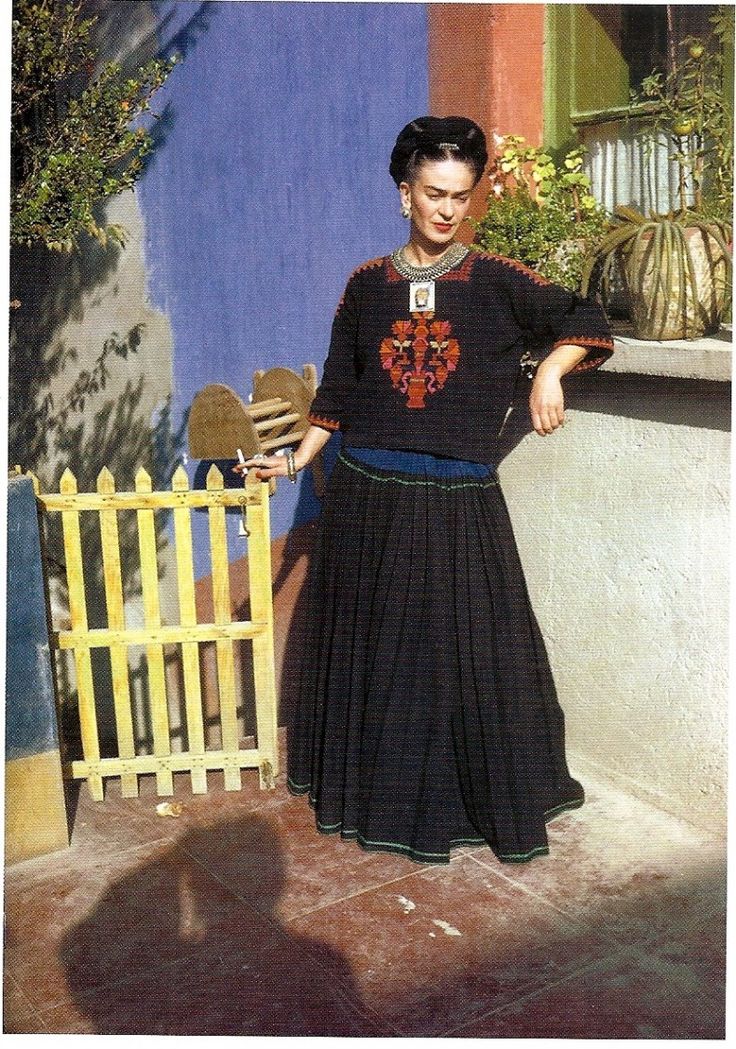 23 Beautiful Color Photos of Frida Kahlo From Between the 1930s and ...