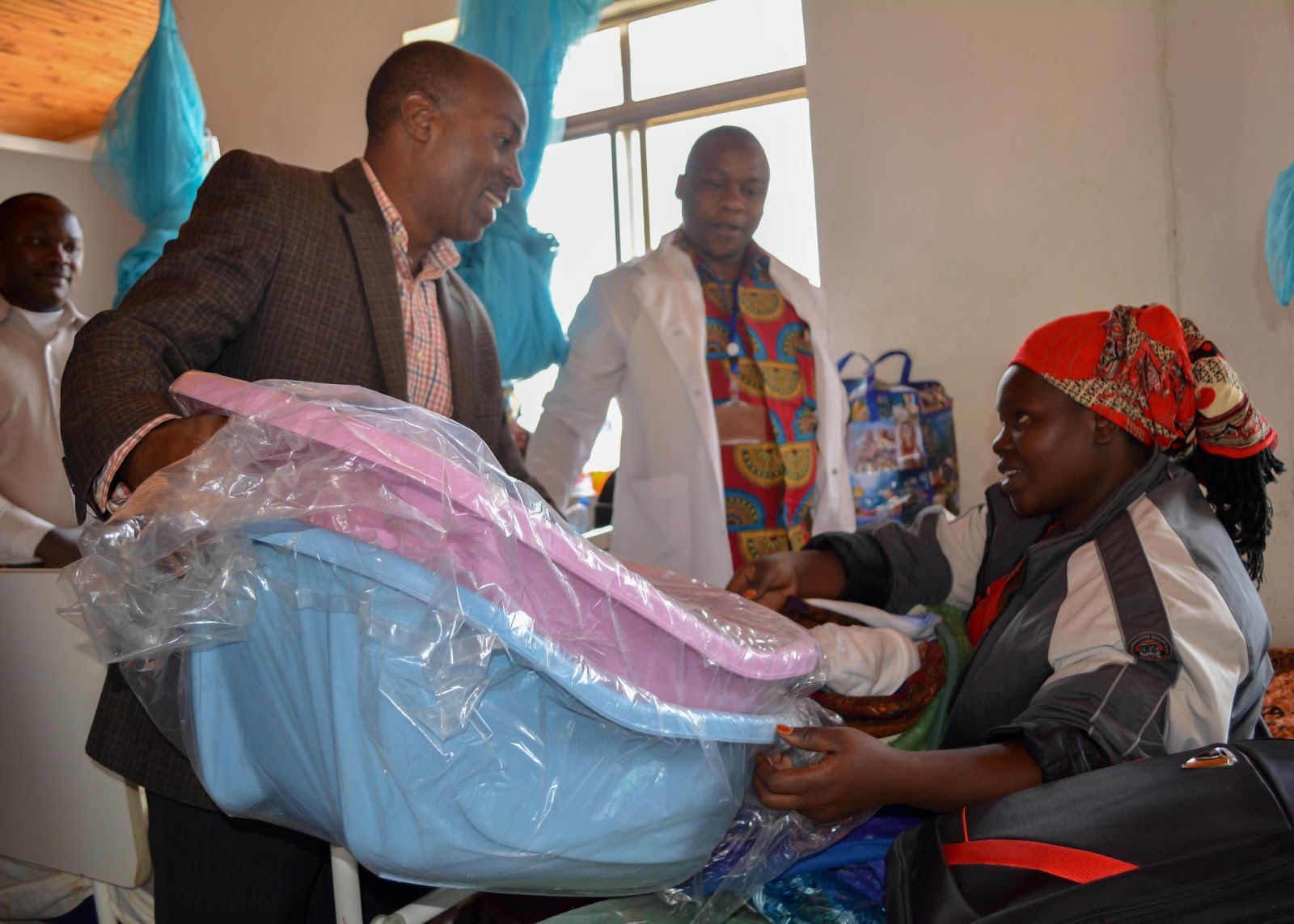 MBUNGE COSATO CHUMI AKABIDHI BESENI 100 KWA KINAMAMA WAJAWAZITO NA ...