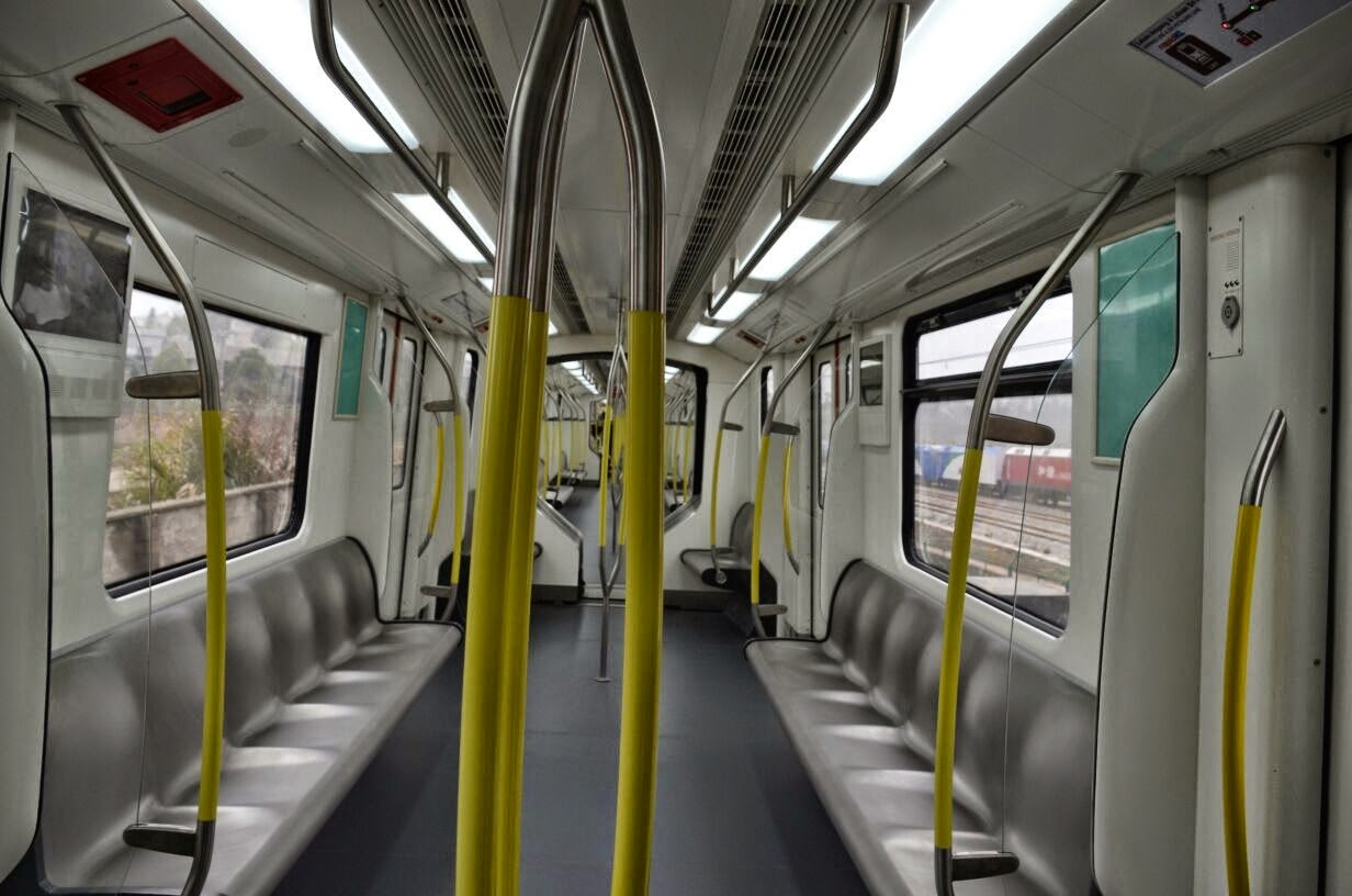 REKA BENTUK BARU LUAR DAN DALAM TREN LRT 2015, JOM TENGOK « Berita Malaysia