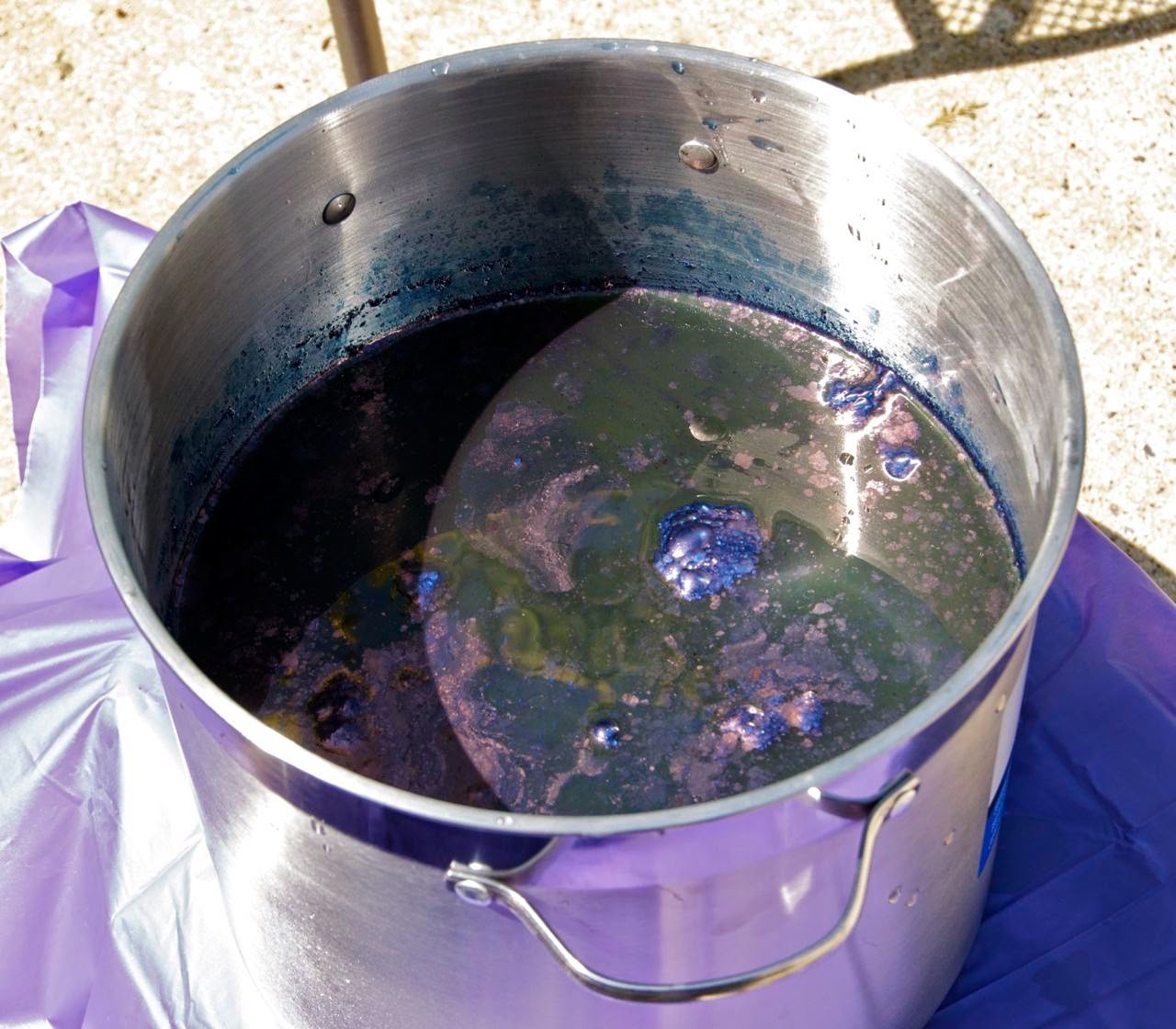 Momiji Studio: The dyeing begins! First indigo vat