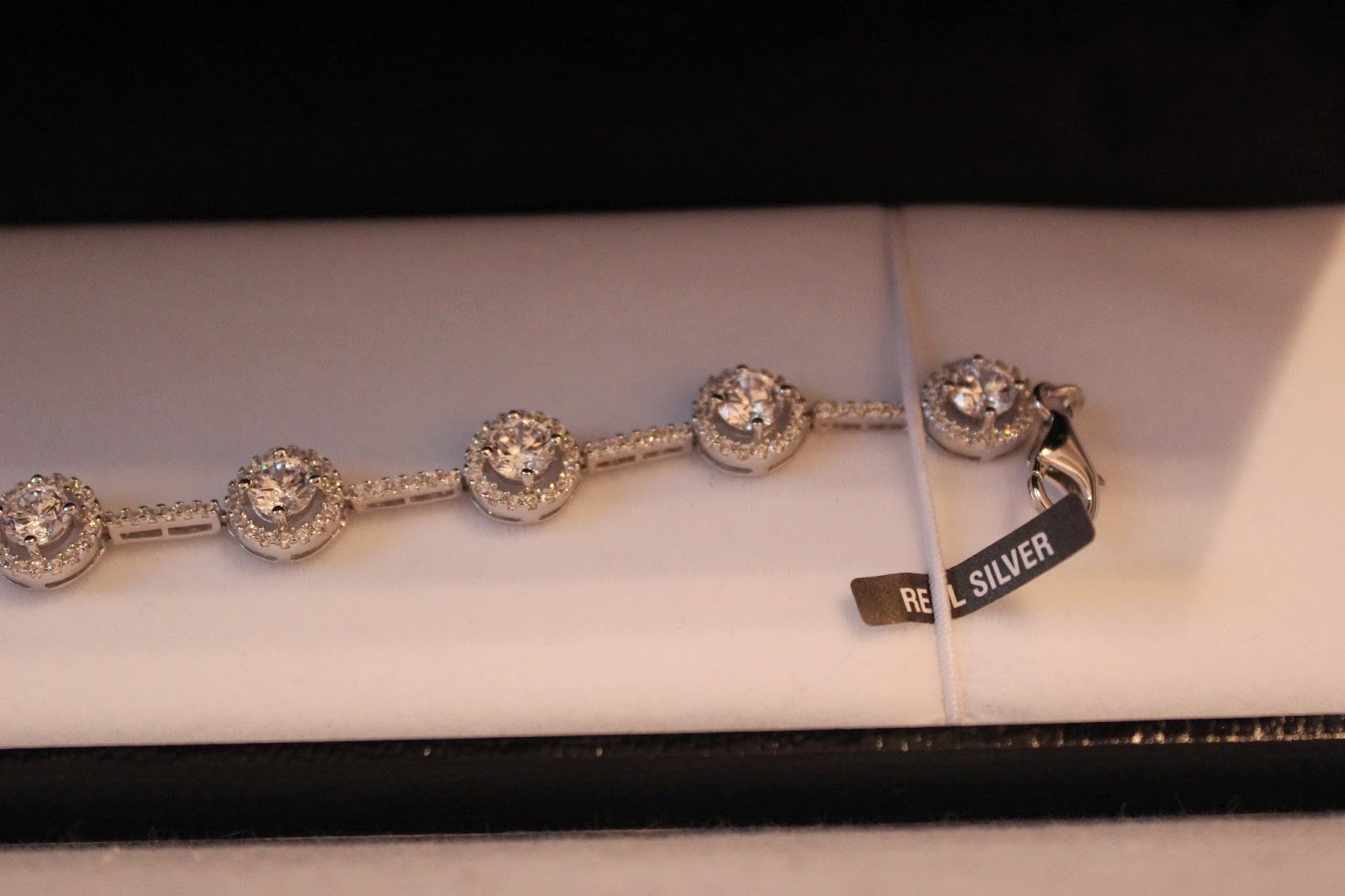 Warren James Jewellery | The Human Mannequin