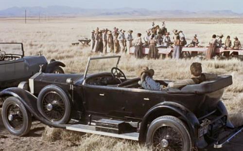 JAMES DEAN: TIRADO, DESPATARRADO O DURMIENDO. LAID, SPLAYED OR SLEEPING