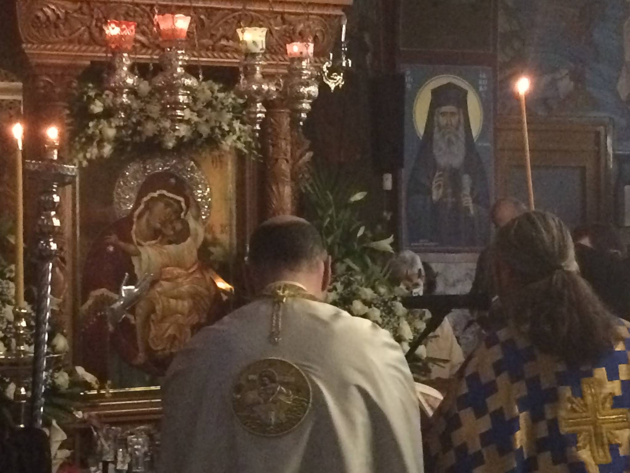 Ελληνορωμαϊκά!: ΟΙ ΚΑΝΔΗΛΕΣ της ΠΑΝΑΓΙΑΣ πήγαιναν πέρα - δώθε στον ...