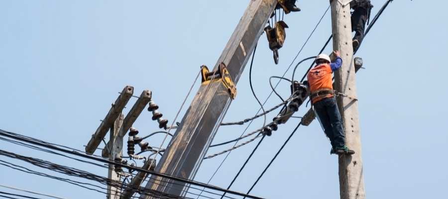 Safety in Overhead Transmission Lines maintenance work - HSE and Fire ...