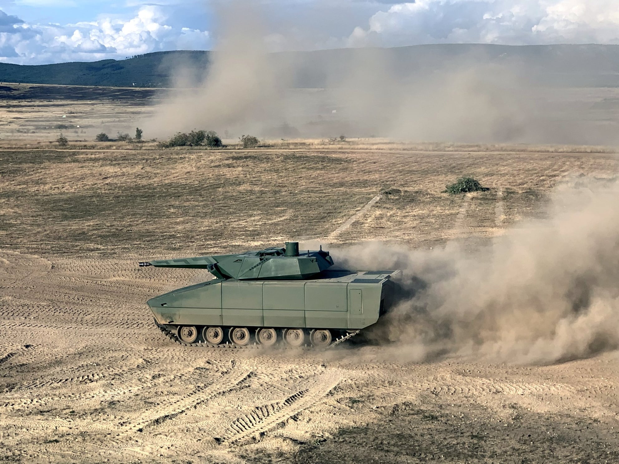 The Dead District: Rheinmetall Lynx IFV demonstration in Hungary