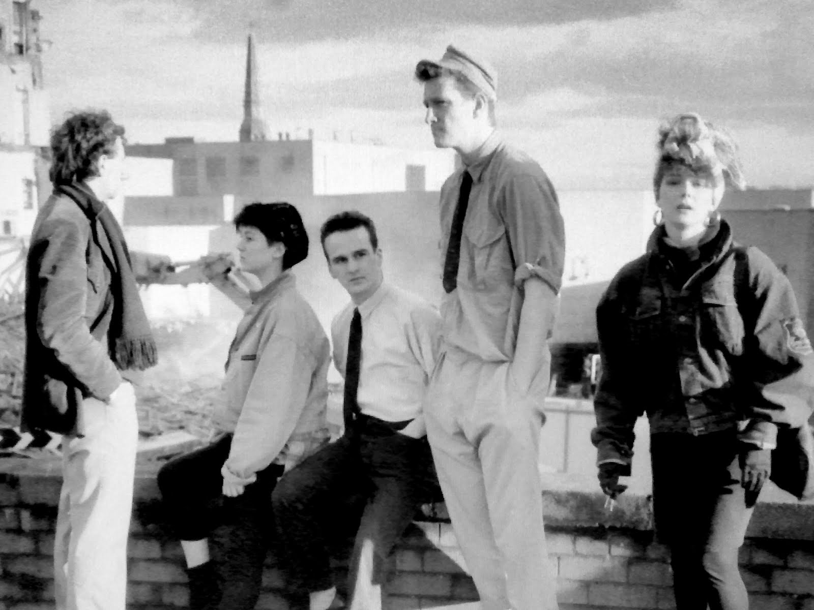 RETRO DUNDEE: ACTING TROUPE IN HILLTOWN - 80'S