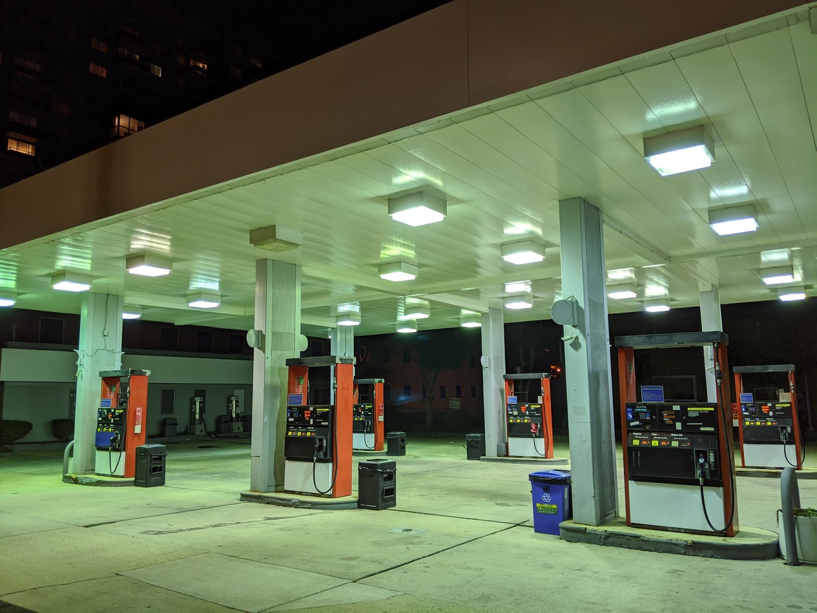 Robert Dyer @ Bethesda Row: Bethesda Sunoco becomes Exxon station