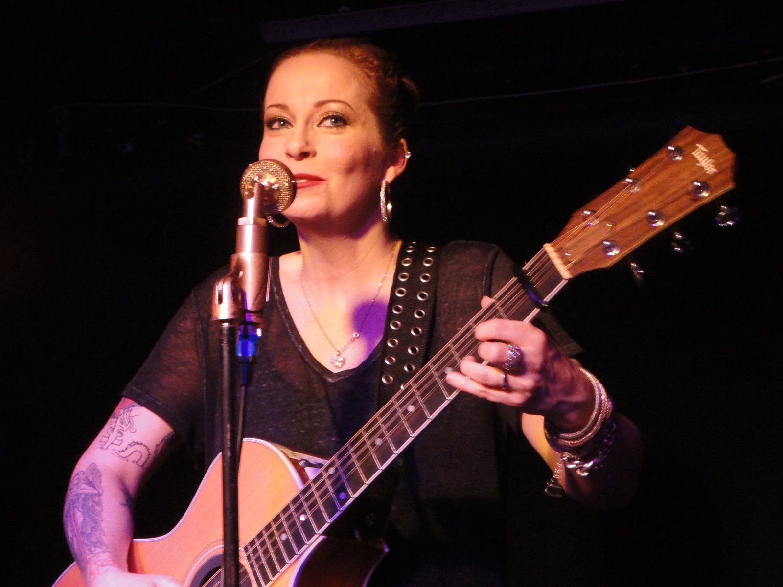 Cultural Synergy: Her electricity across the sea: Anneke in London