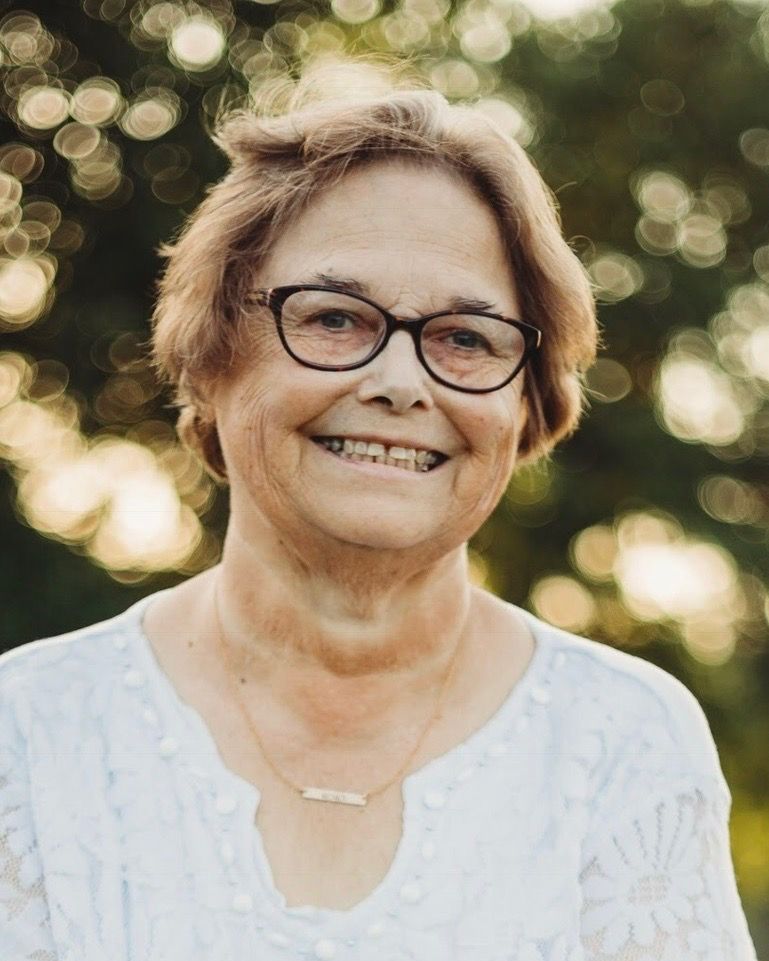 Karen Money's Instagram, Twitter & Facebook on IDCrawl