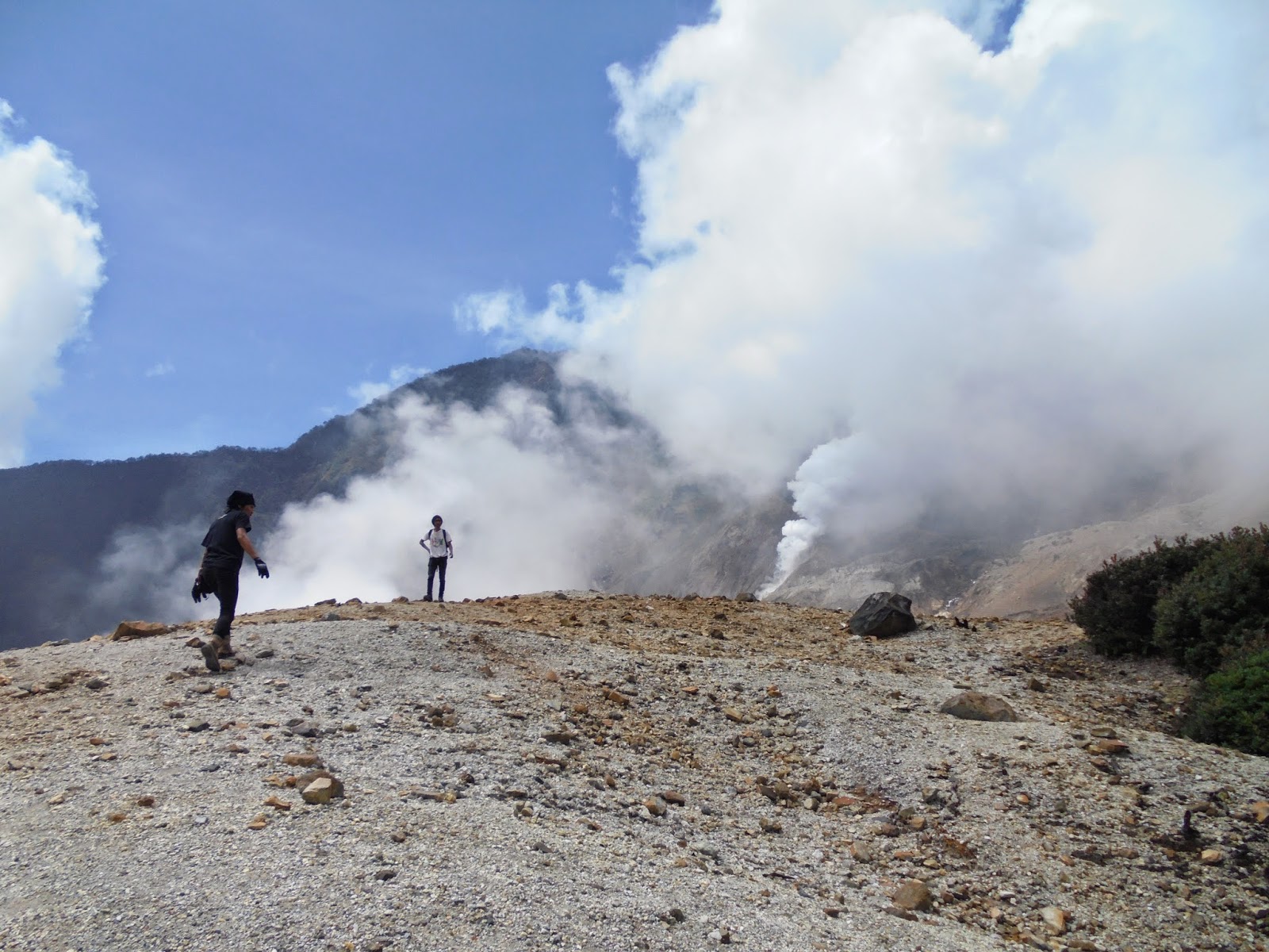 penjelajah alam: GUNUNG PAPANDAYAN