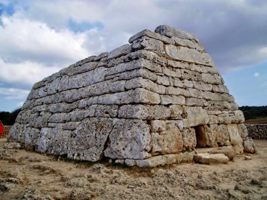 HISTORIAS DE LA HISTORIA BALEAR: LA NAVETA DES TUDONS