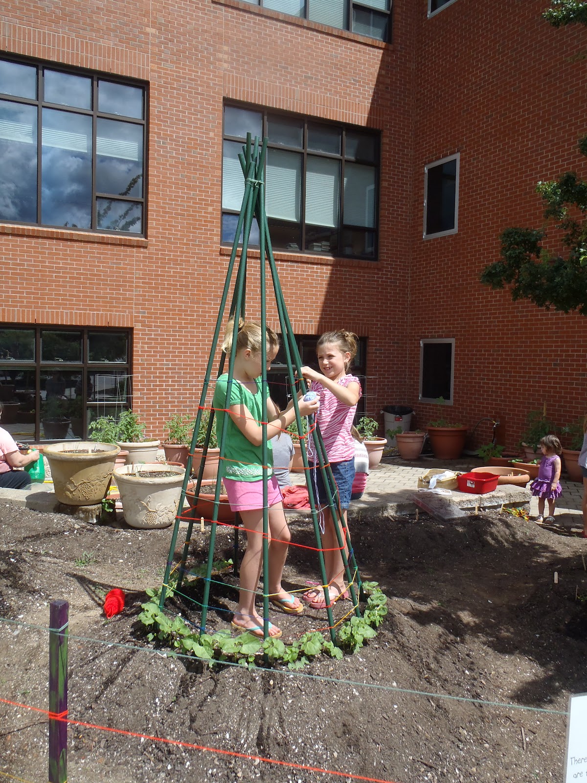 Cultivating Kids: Cultivating Kids in the Garden!