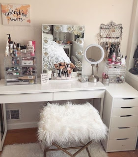 23 Perfect Makeup Table Inspiration Design | ARA HOME