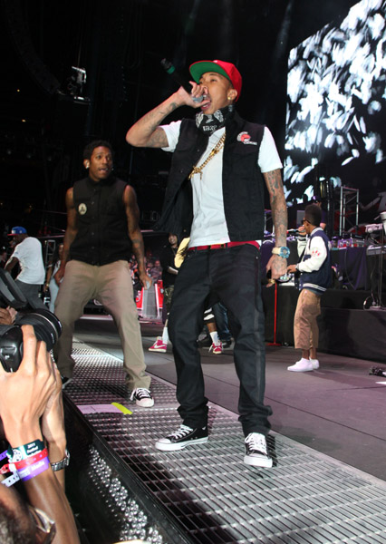 En Tha Realm Of Madness: KICKS ON CELEBS: HOT 97 Summer Jam 2011