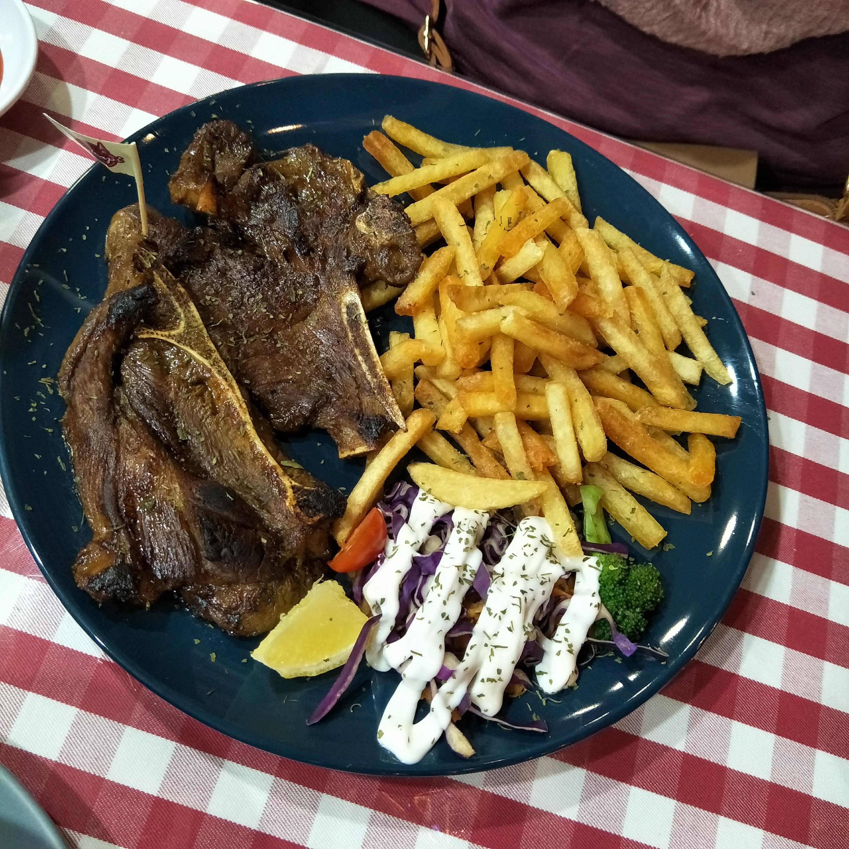 MAKAN DI TOPKAPI CAFE