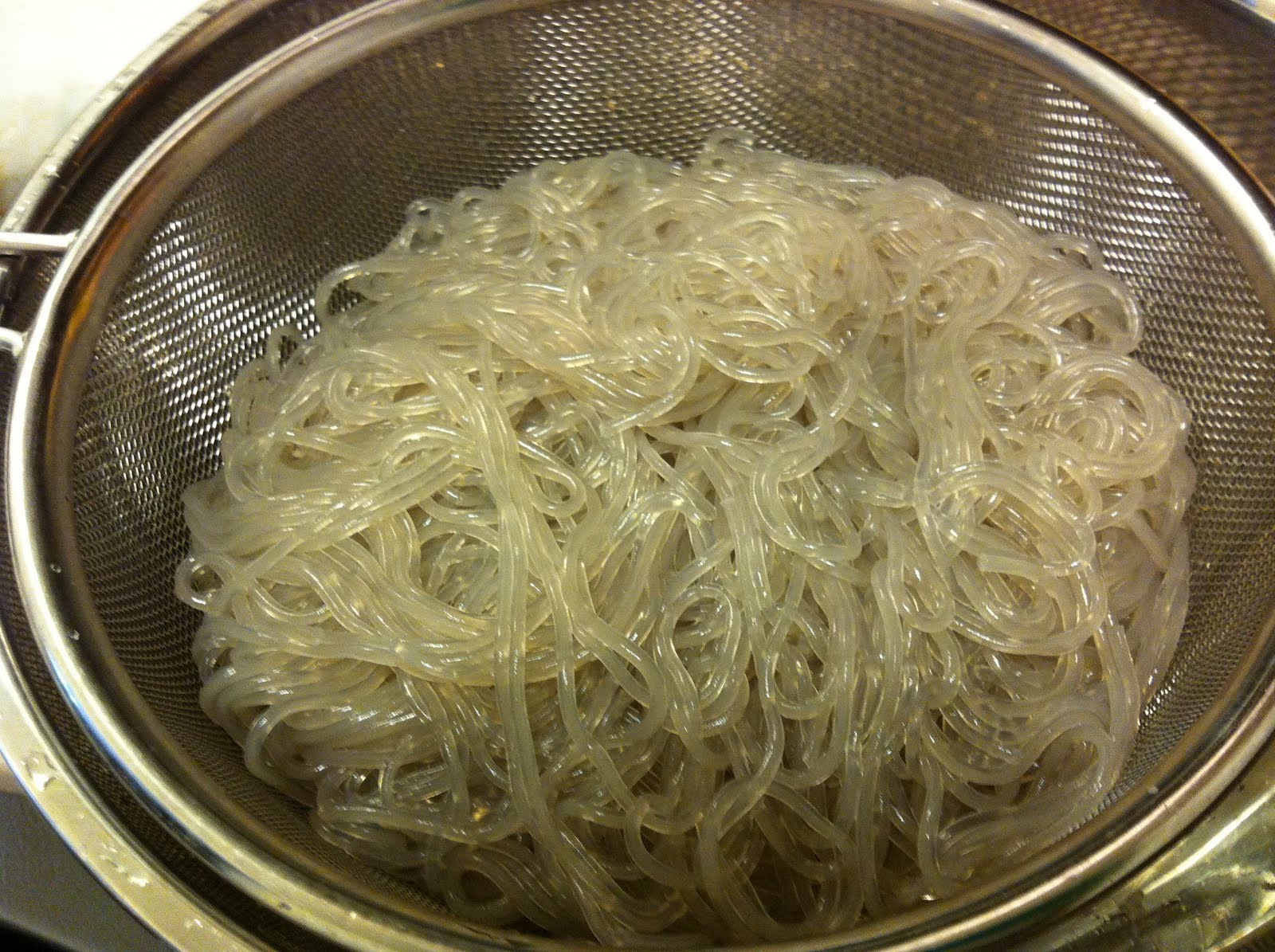 Travelholic Mama: Korean food: how to make Job Chae (Korean style stir ...