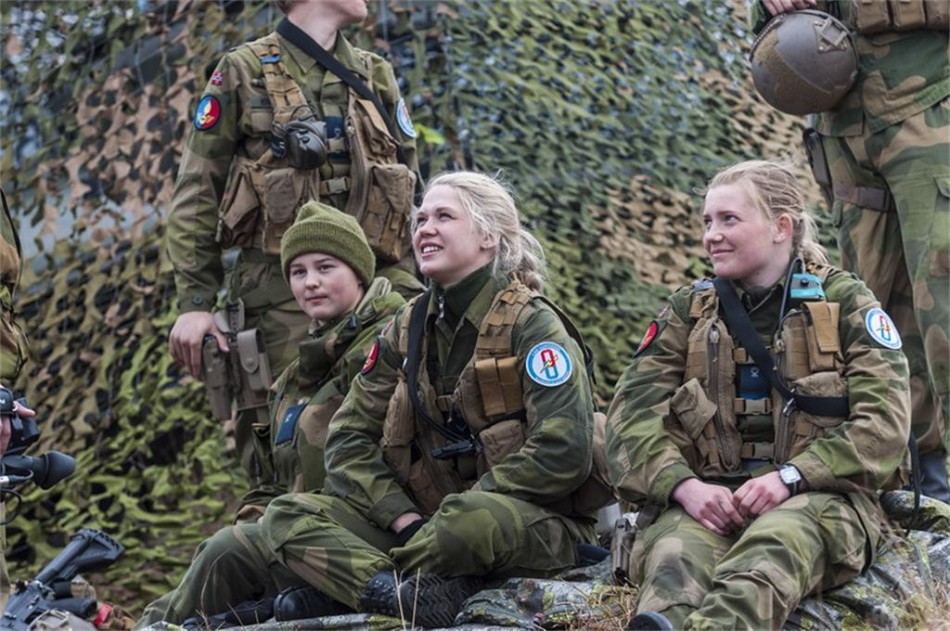 Asian Defence News: Female soldiers in Norwegian air defense