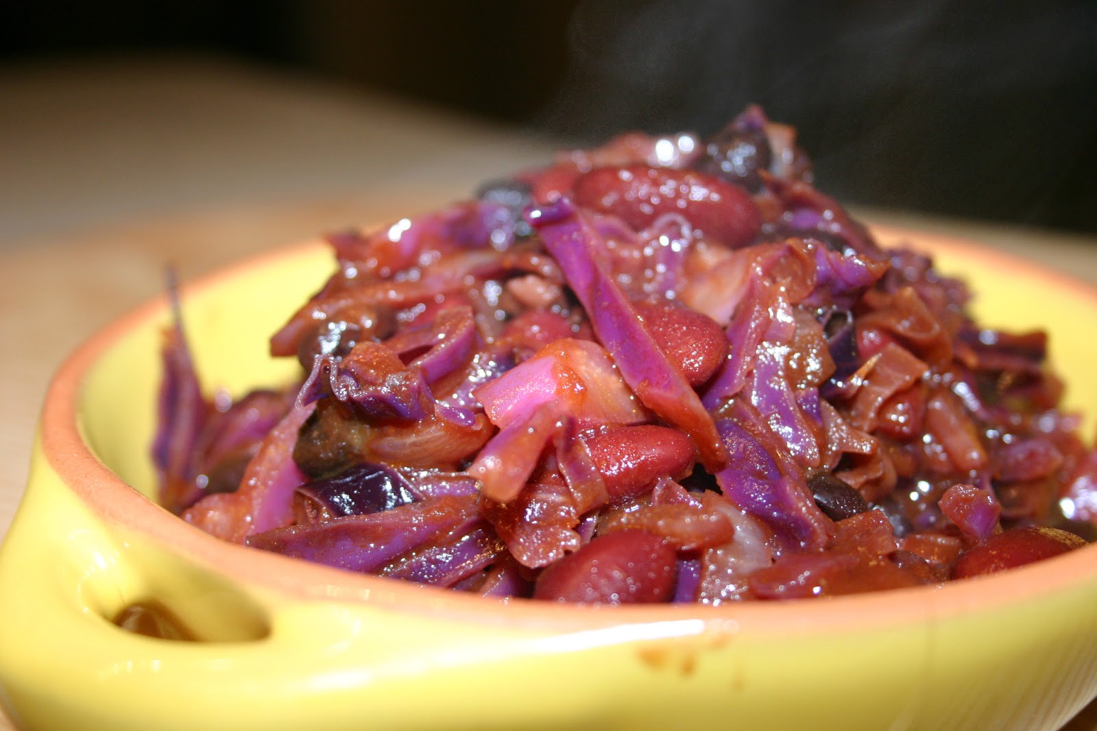 Effortnesslessly: Red Cabbage with Beans and Tomato Paste