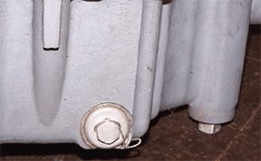 Aircraft Engine Oil Changing