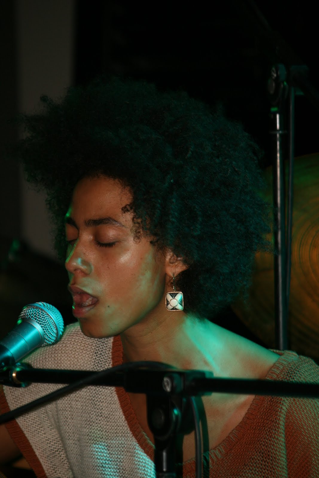 eyewitness: Shishani cantora, compositora a raiz namibiana