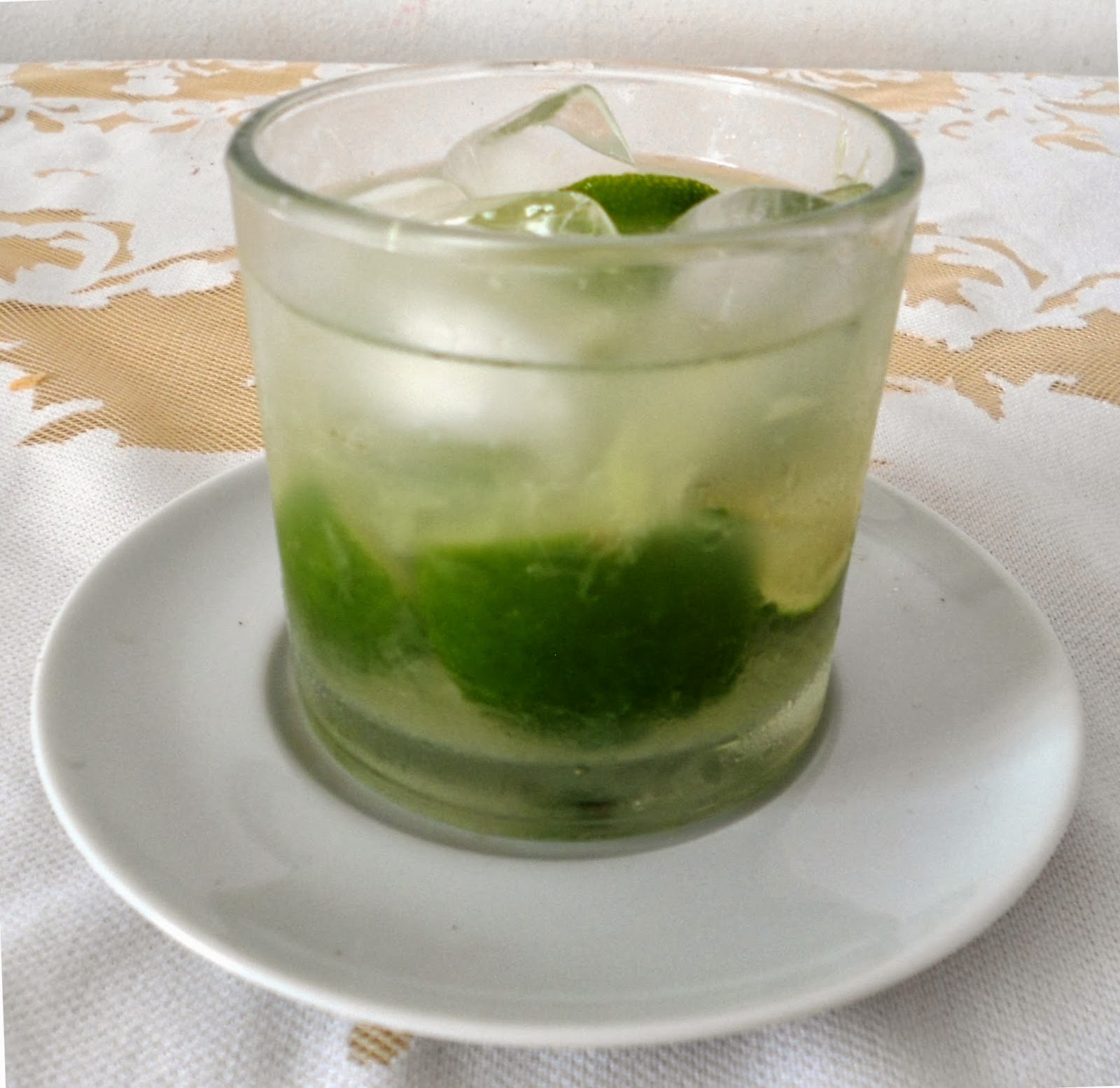 Ipanema Pitanga: Caipivodka ou Caipirinha de Limão
