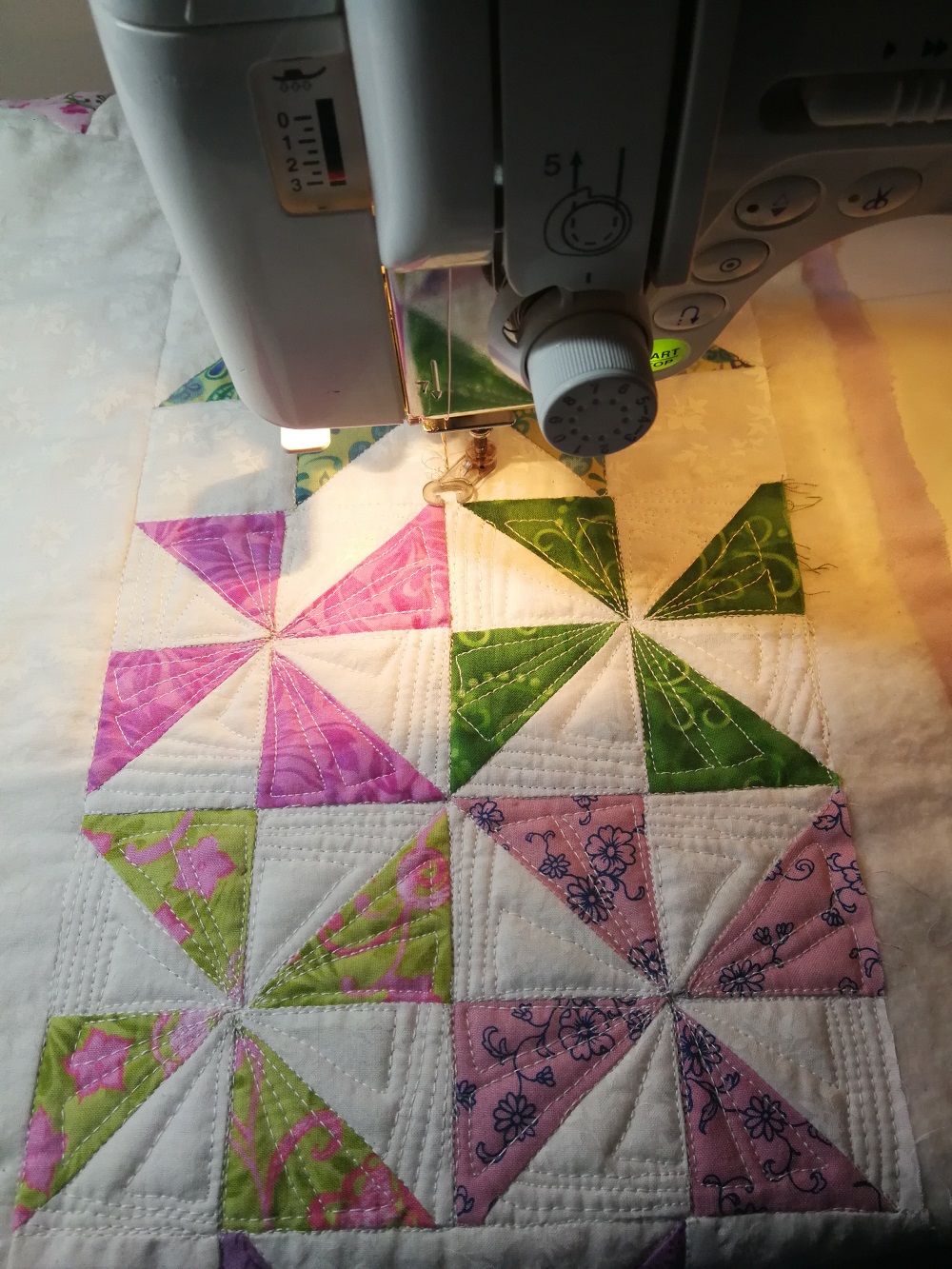 Quilting & Learning - What a Combo!: Pinwheels on Free Motion Mavericks