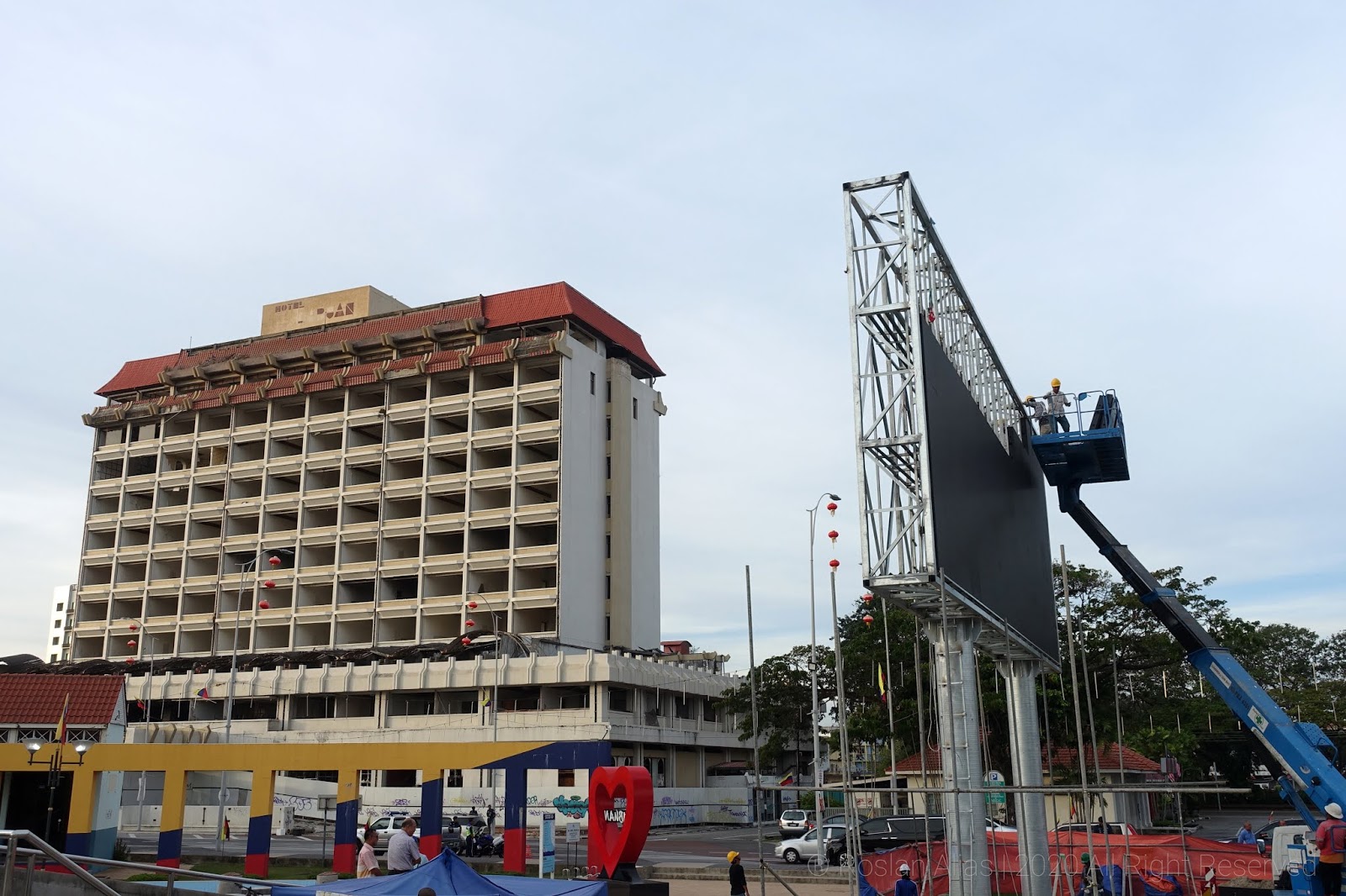 LED Skrin besar di Dataran Labuan