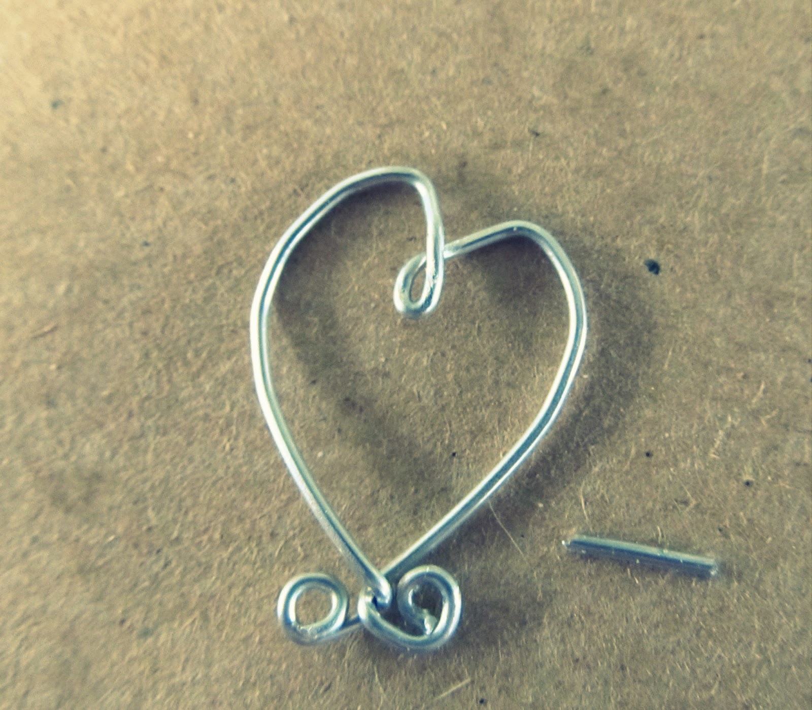 WobiSobi: Heart, Wire Earrings,DIY