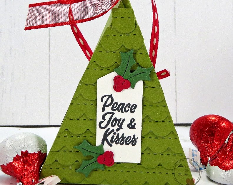 Stampingwithamore: CHRISTMAS TREE TREAT BOX AND ORNAMENT