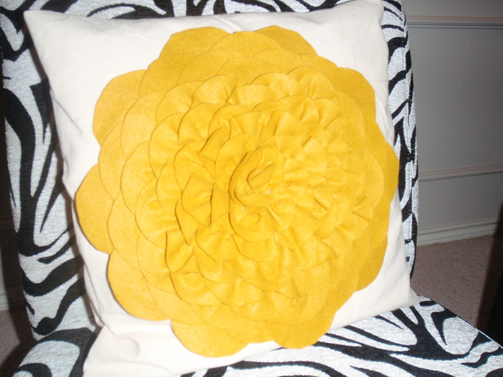 Scrappin’ Aggie: Felt Flower Pillow Tutorial