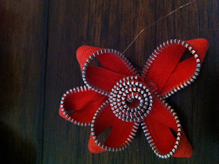That Girl Farms: zipper flower tutorial