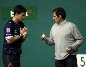 AL ROJO VIVO: SON LEYENDA, JULIÁN RETEGUI, CON ONCE TXAPELAS, EL ...