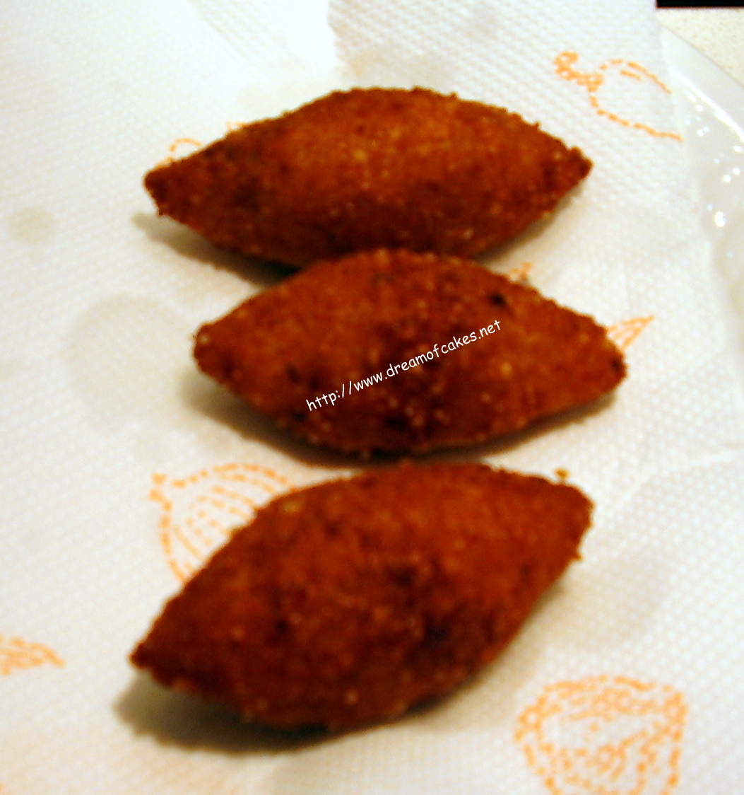 Koupes (Wheat bulgur filled with ground pork meat)