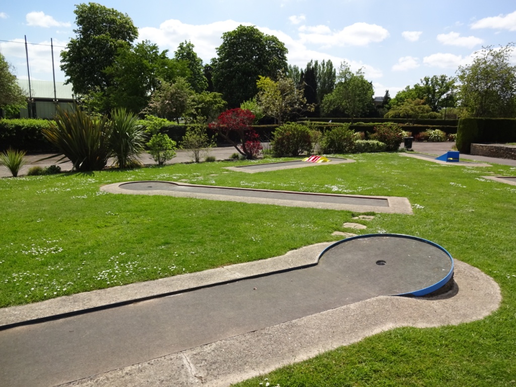 The Ham and Egger Files: Woking Park Crazy Golf course