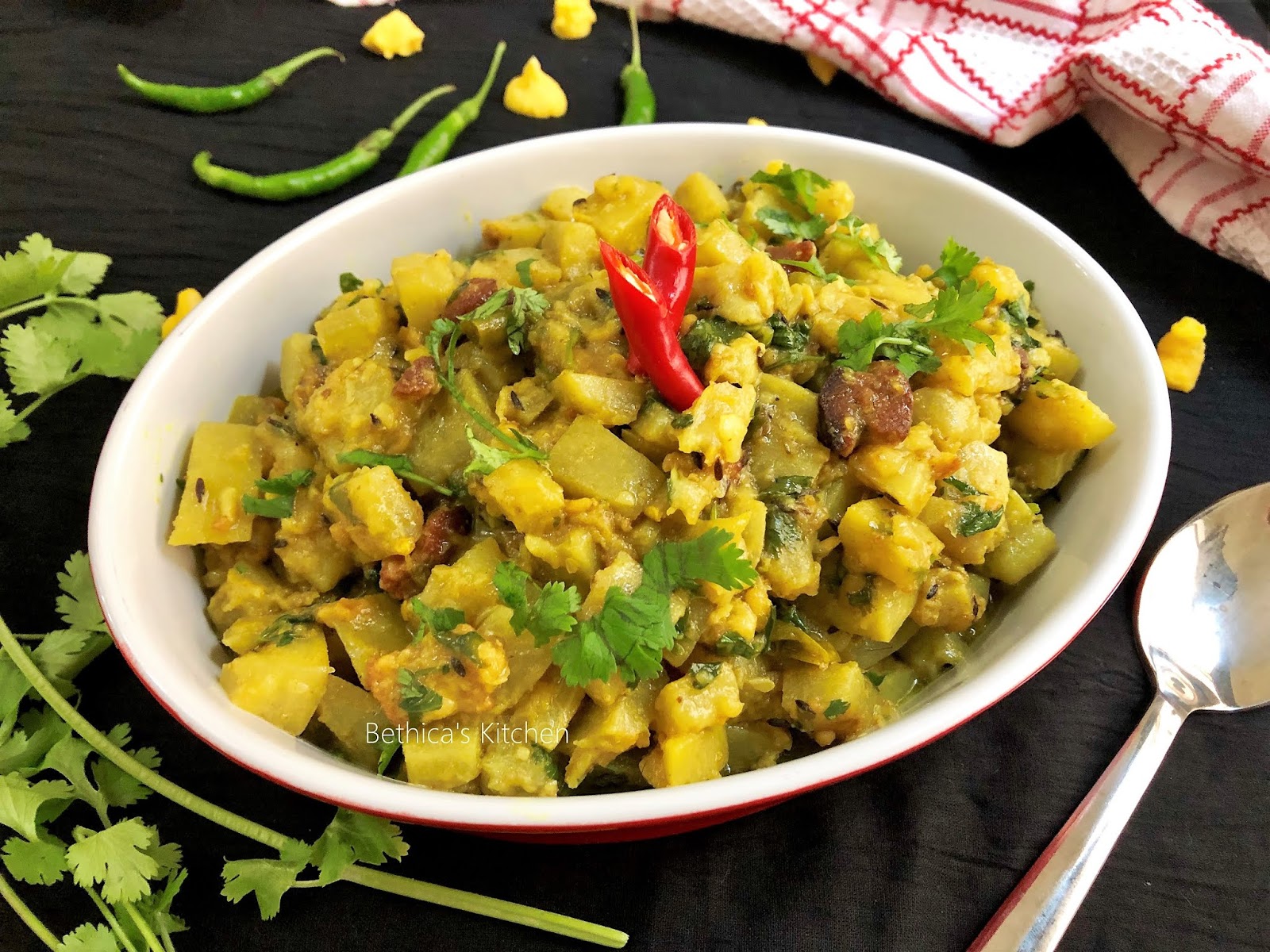 Bethica's Kitchen Flavours: Lau Ghonto (Bottle Gourd Curry - Bengali Style)