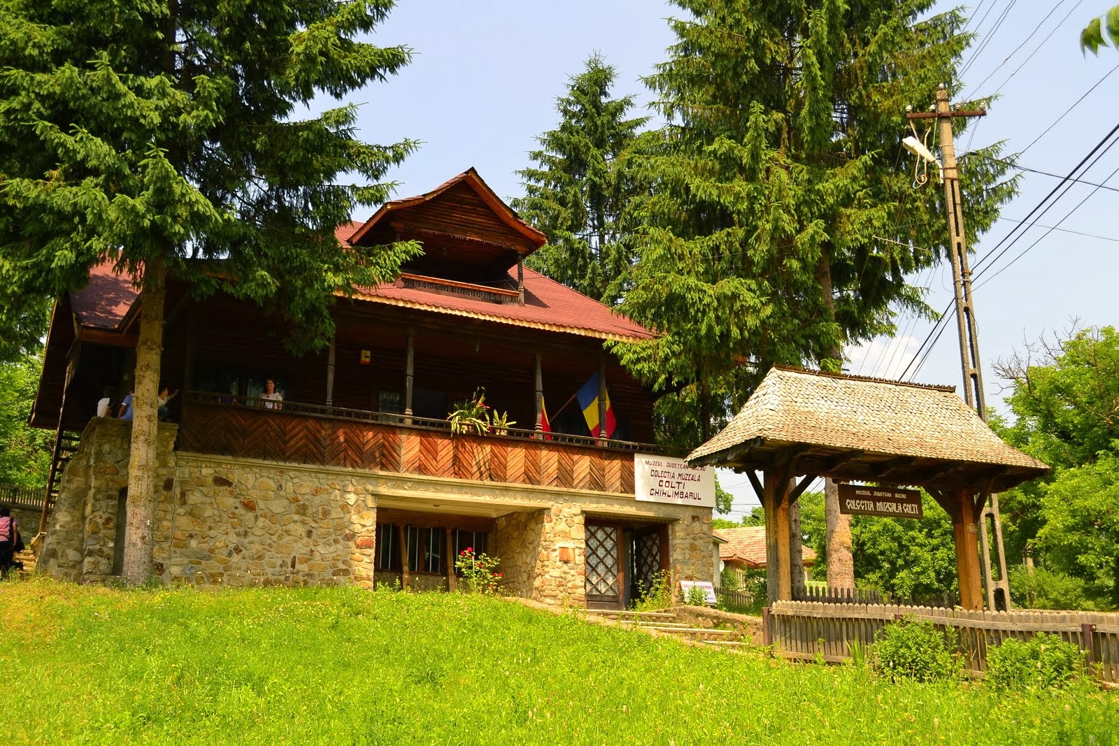 ATRACTII DIN BUZAU: Muzeul Chihlimbarului Colti -Buzau