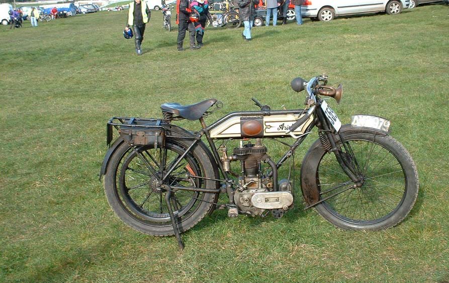 Antique Motorcycles: History of Ariel Motorcycle