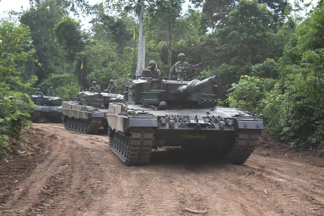 DEFENSE STUDIES: Tank Leopard Yonkav-8 Lancarkan Tembakan pada Latihan ...