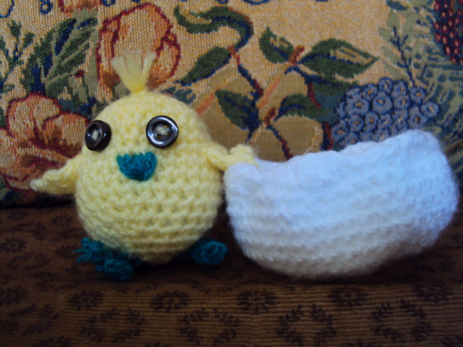 See and Knit: Pollito en Cascaron