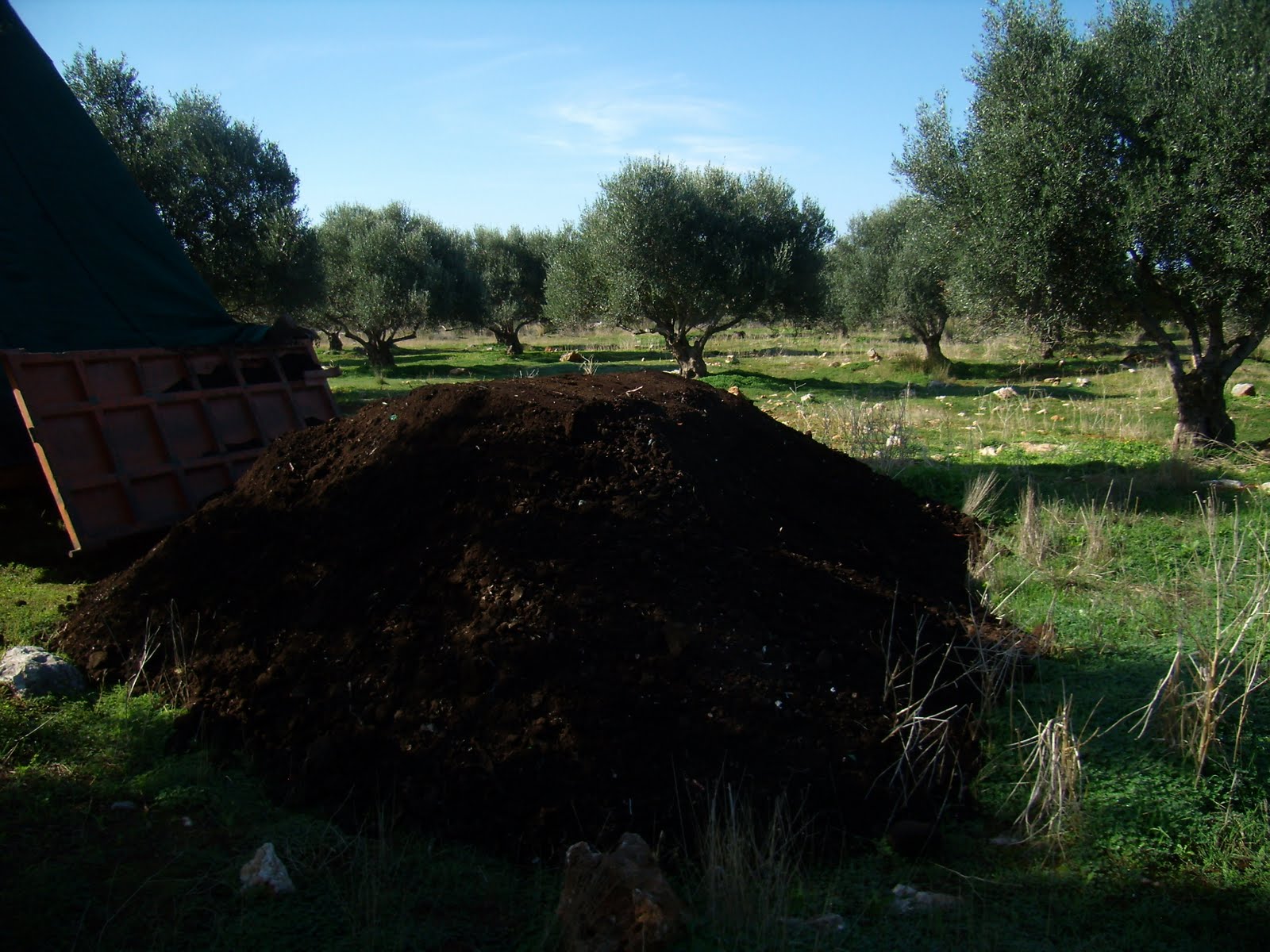chania-reporter: ΚΟΜΠΟΣΤ ΑΠΟ ΑΠΟΡΡΙΜΑΤΑ