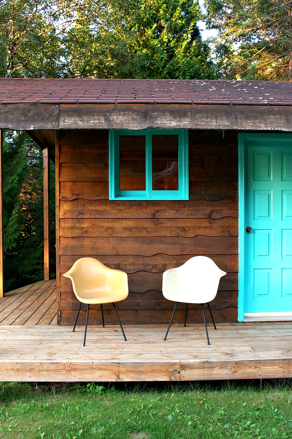 Bunkie Exterior Makeover: Bright Turquoise Front Door + Trim | Dans le ...