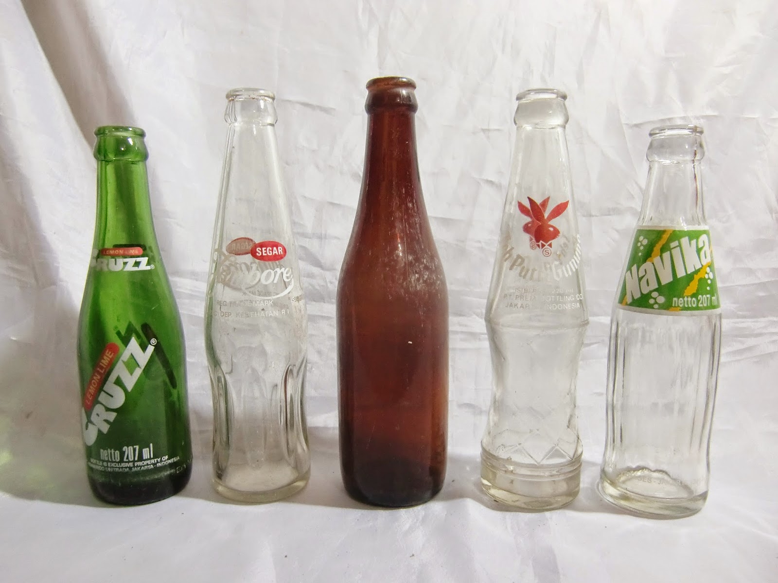 CILEGON ANTIK: Lima Model Botol Jadul Minuman Ringan