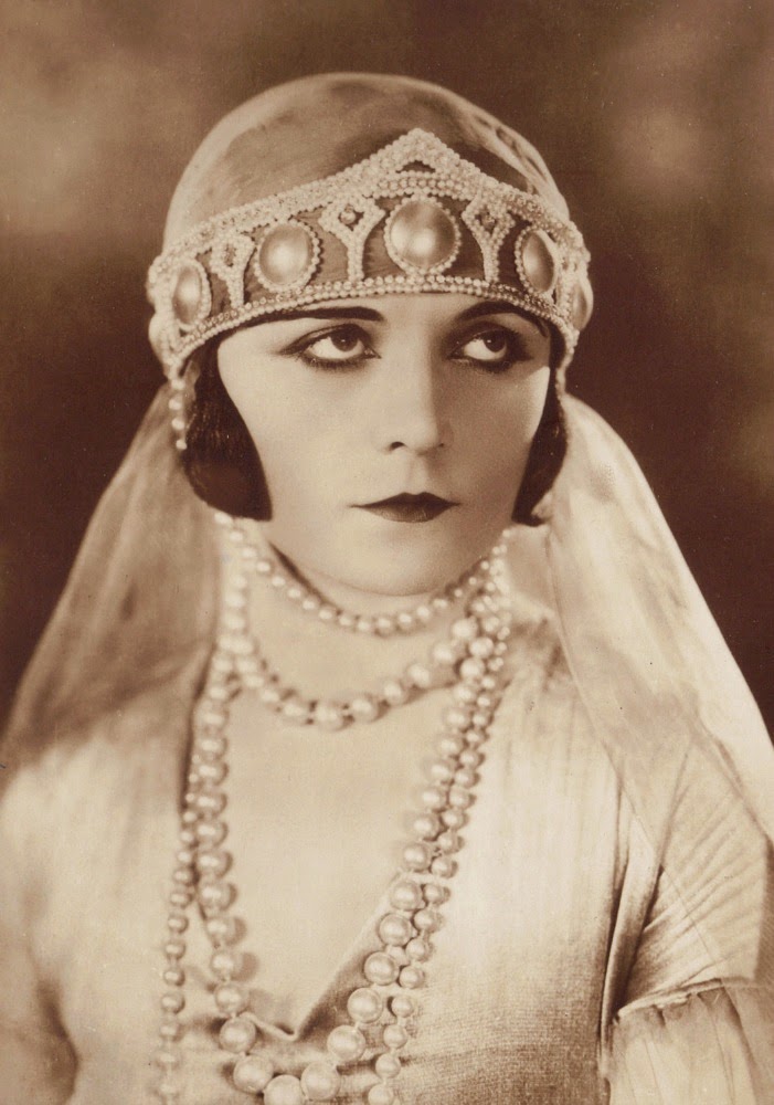 VINTAGE PHOTOGRAPHY: Pola Negri