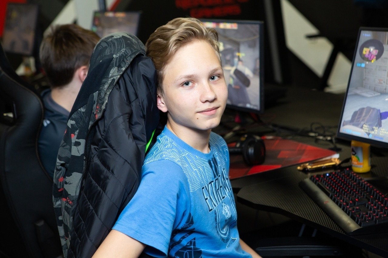 15歳のプレイヤーm0NESYのCS:GOプレイ時間が10,000時間を突破 - CSGO4JP